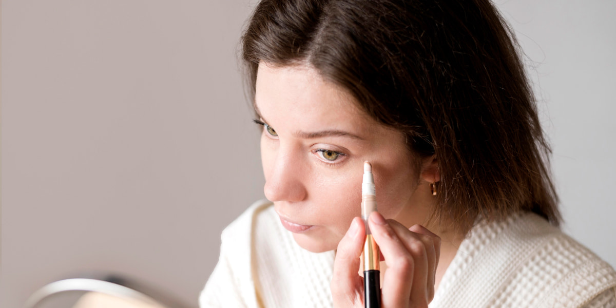 How To Apply A Concealer Like A Pro: 7 Steps Guide