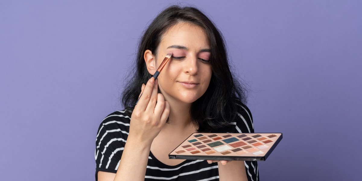 How To Put On Eye Makeup: Tutorial For Applying Eyeshadow