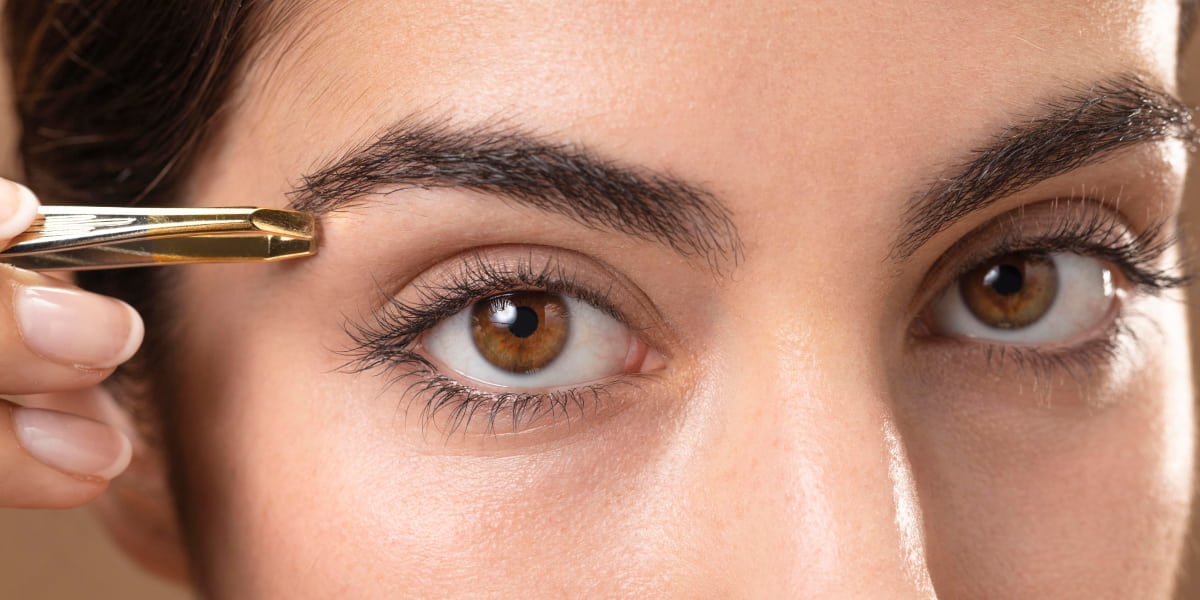 How To Pluck Your Eyebrows