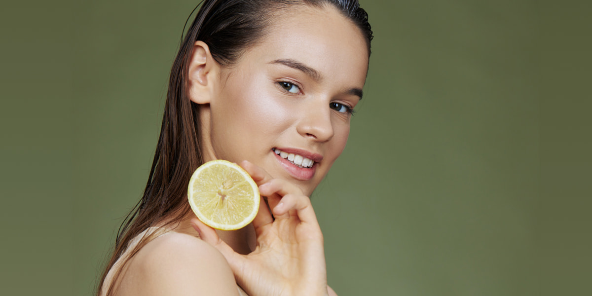 How To Lighten Hair With Lemon Juice? Benefits And Cautions