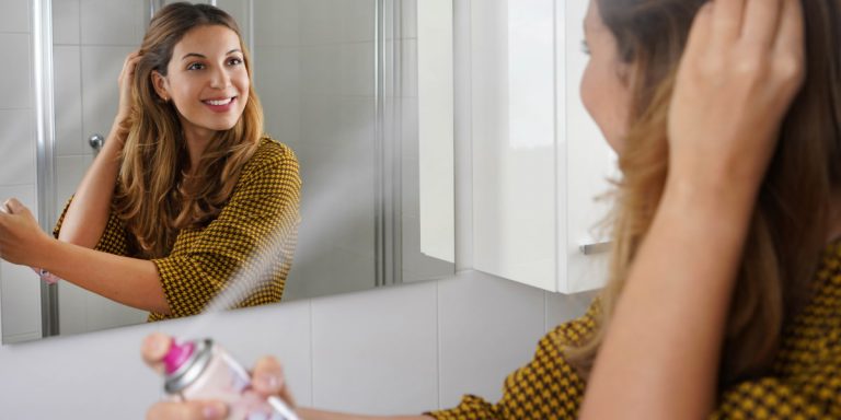 How To Use A Dry Shampoo Properly: A Complete Guide